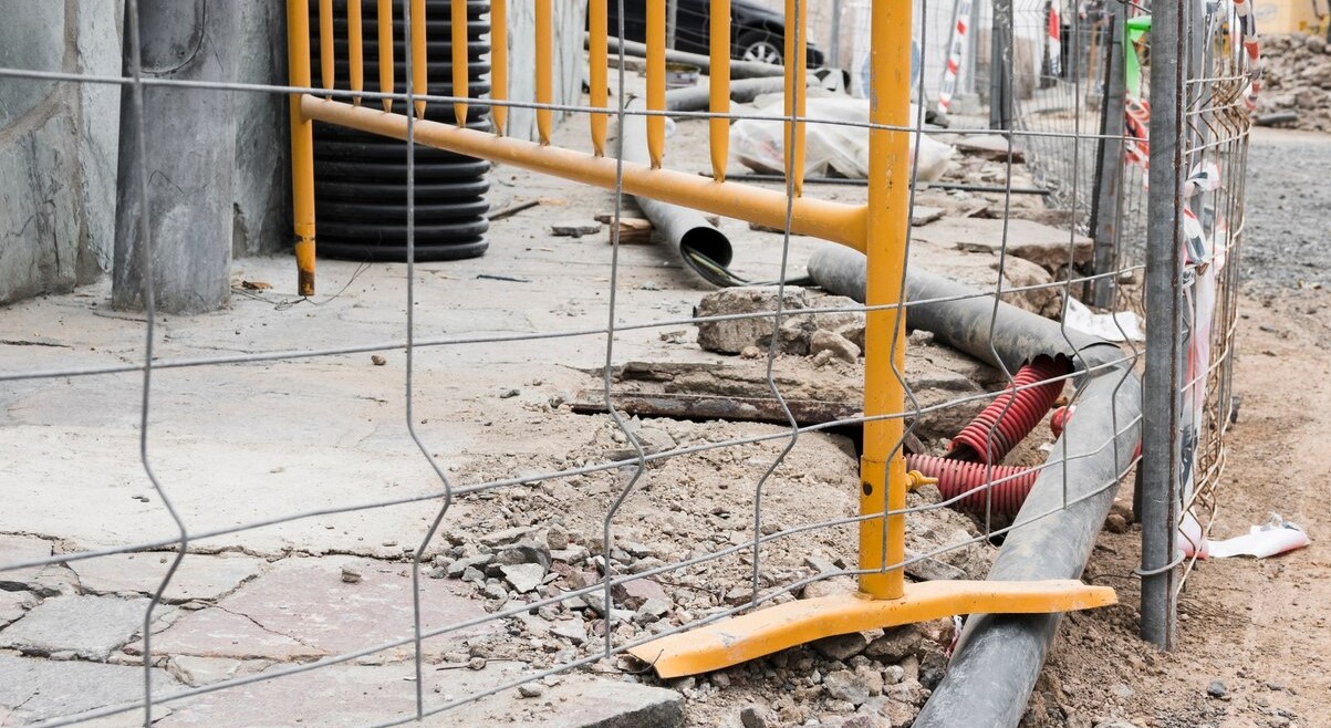 easiest way to dig a hole for a fence post | Trenching & Tunneling Services