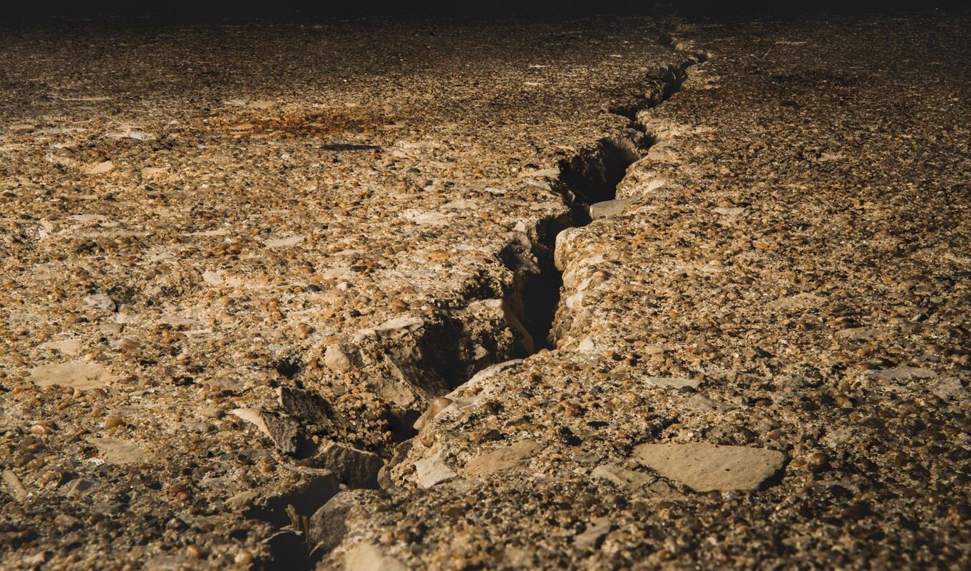 Find out the best way to dig post holes | Trenching & Tunneling Services