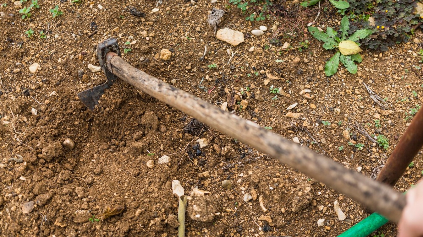 Your Guide to Choosing and Using a Fence Hole Digger | Trenching ...